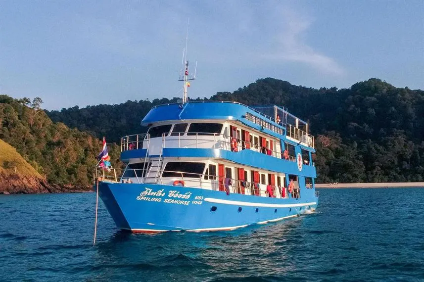 Liveaboard Experience In Similan Islands, Thailand | Giant Stride